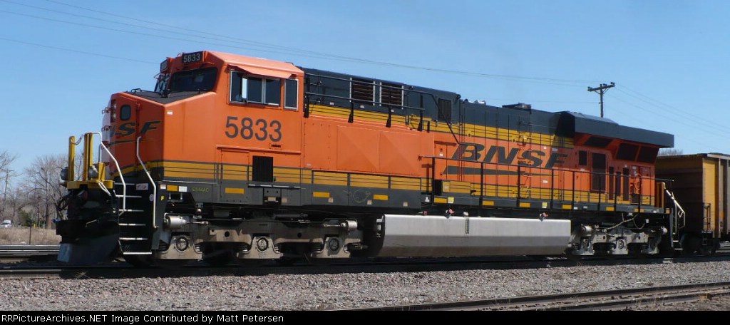 BNSF 5833